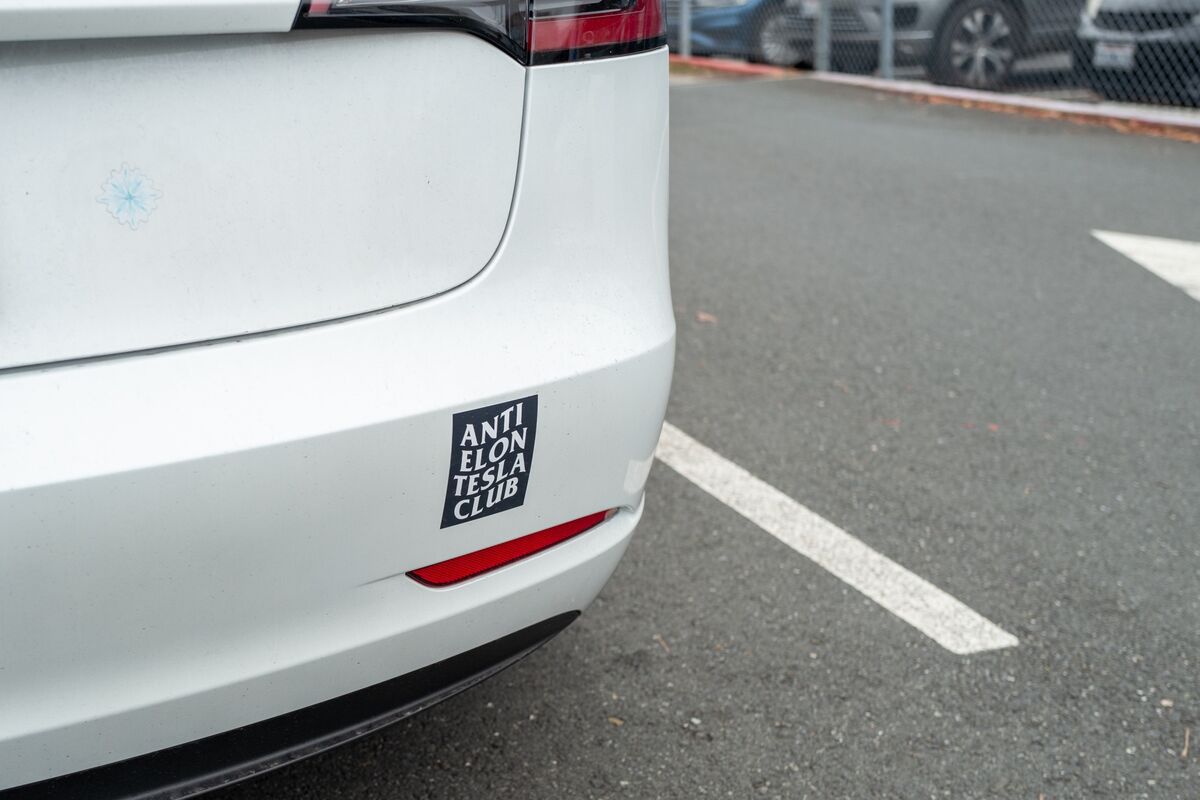 Tesla Owners Embarrassed by Elon Musk Buy Bumper Stickers - Bloomberg