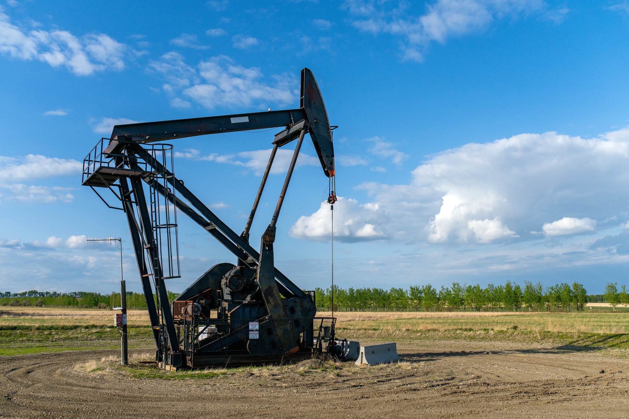 Oil and Natural Gas, Gold Exports Help Narrow Canada’s Trade Deficit ...