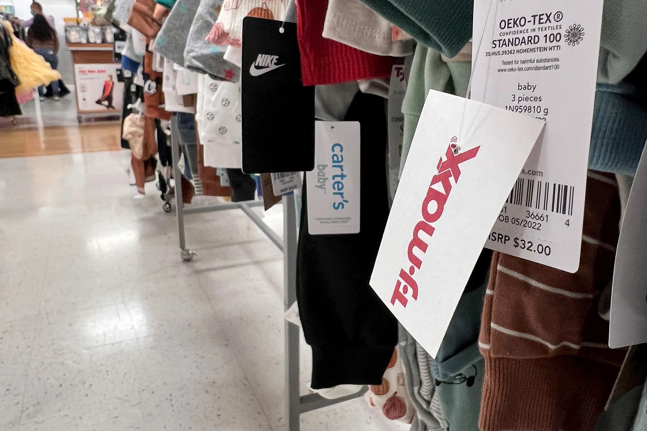 TJ Maxx Owner Says It Has the Flexibility to Offset Tariffs - Bloomberg