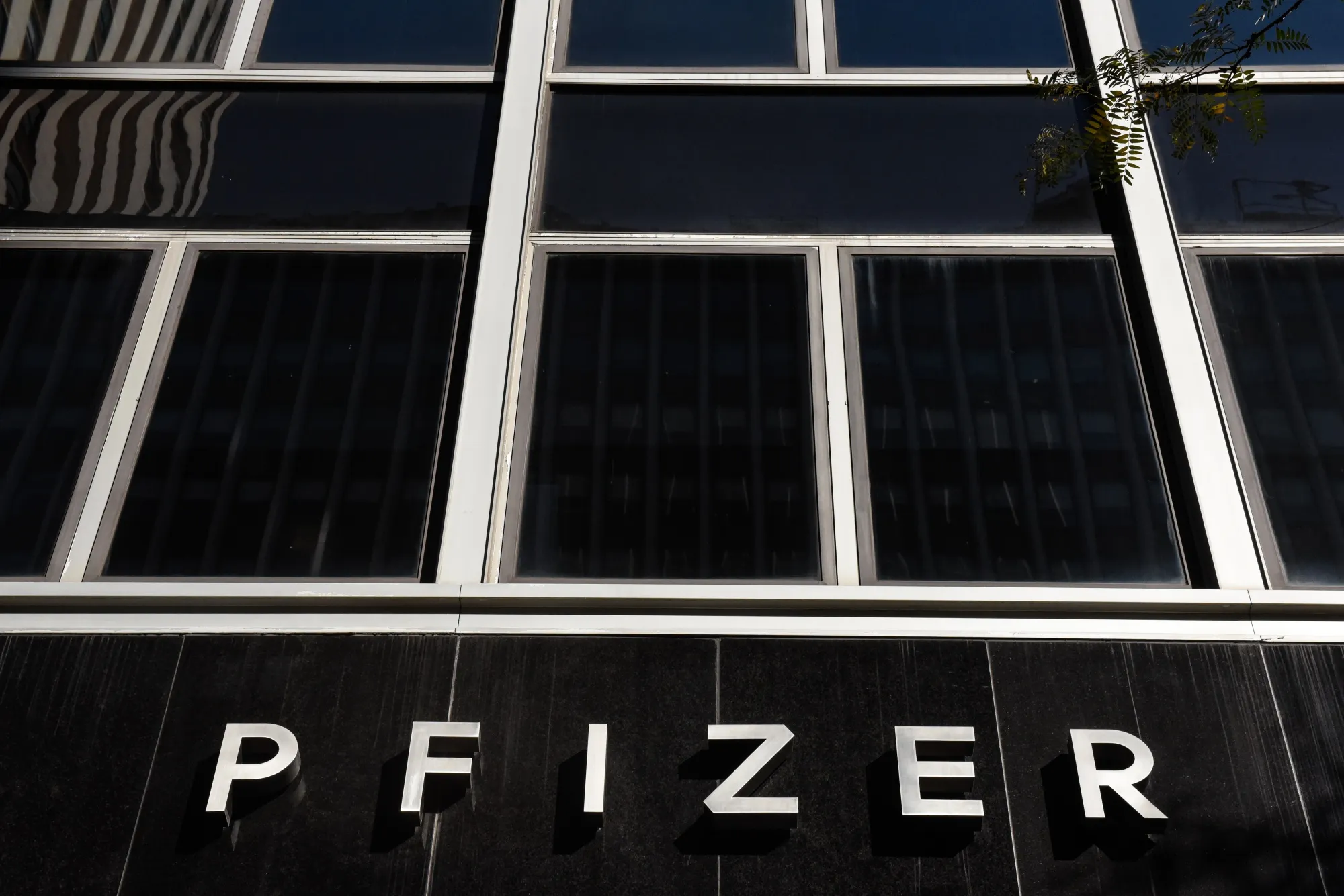 Pandemic Newsletter: ‘Game-Changer’ Pfizer Pill Now Easier to Get ...