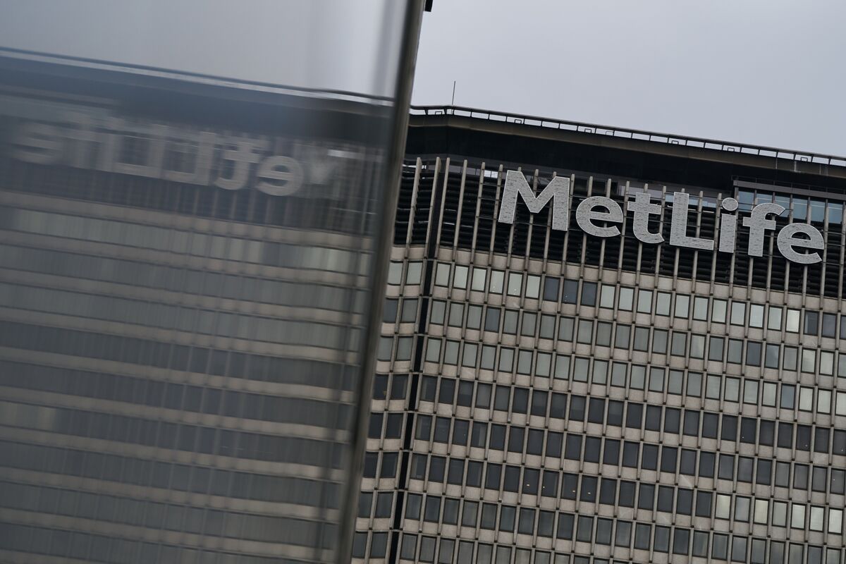MetLife Profits Dip as Company Prepares for Reinsurance Deal - Bloomberg