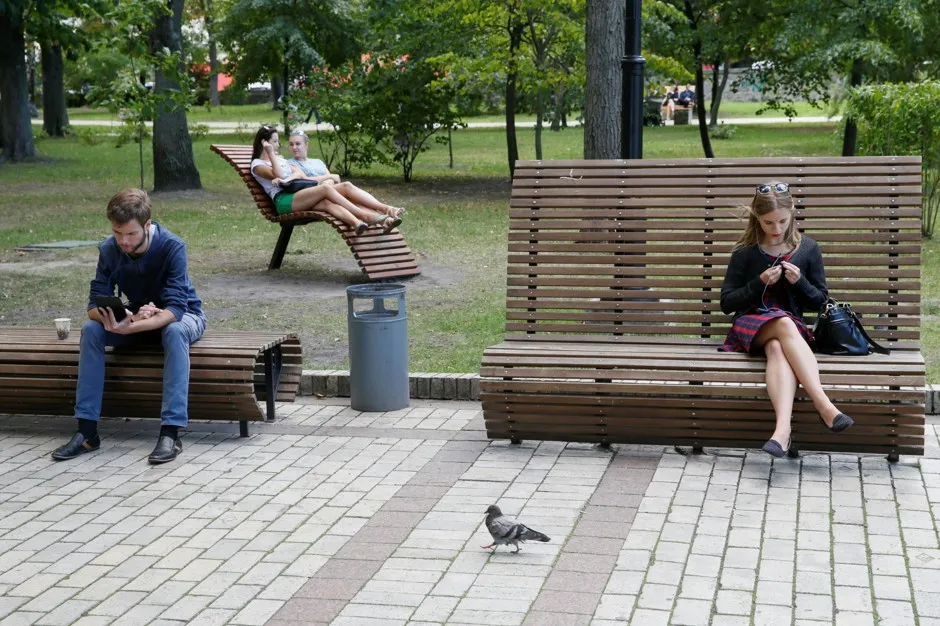 Kio Stark, Author of When Strangers Meet, Argues That Talking to People ...