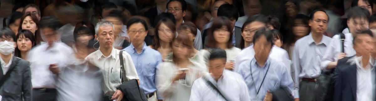 Japan Recommends Hiking Minimum Wage by 3% - Bloomberg