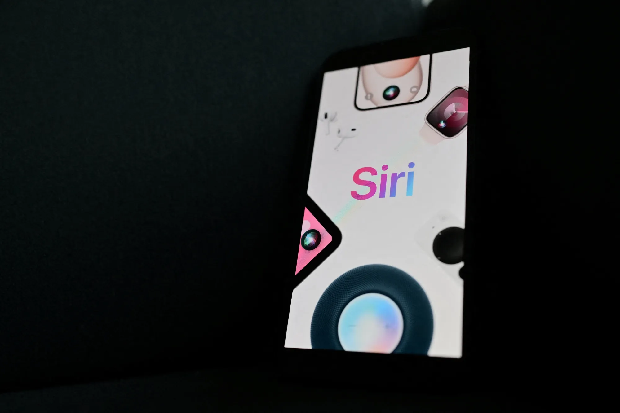Apple Faces French Investigation Over Siri Voice Recordings - Bloomberg