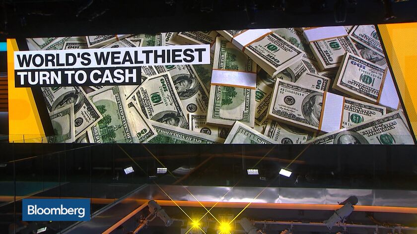 World's Richest Families Stockpiling Cash on Recession Fears - Bloomberg