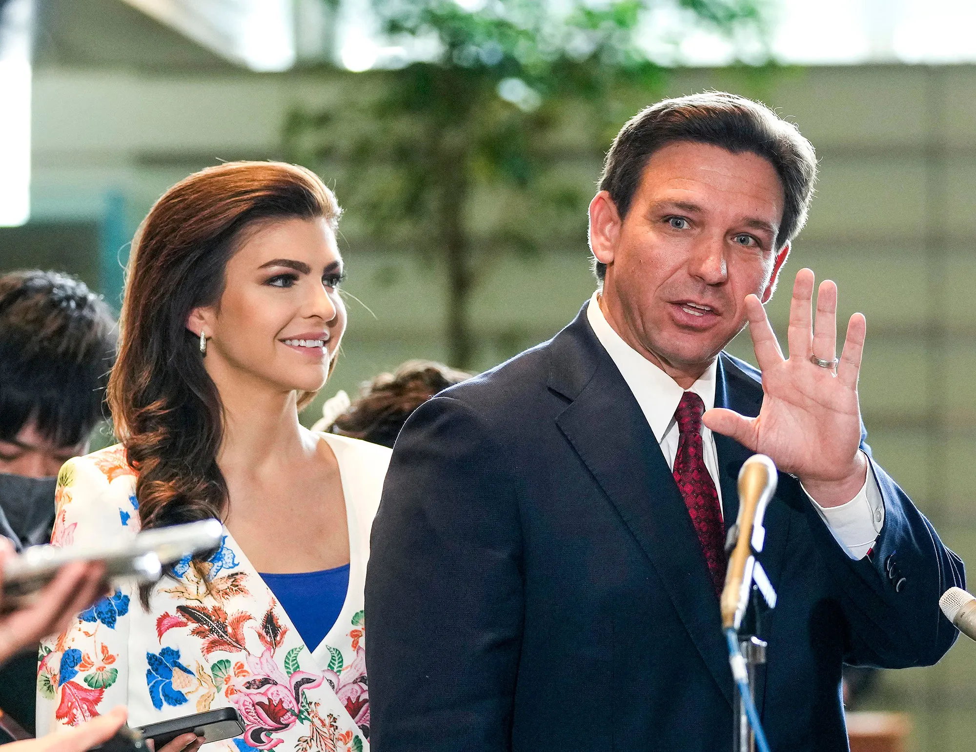 GOP Presidential Hopefuls Ron DeSantis, Glenn Youngkin Stress Support ...