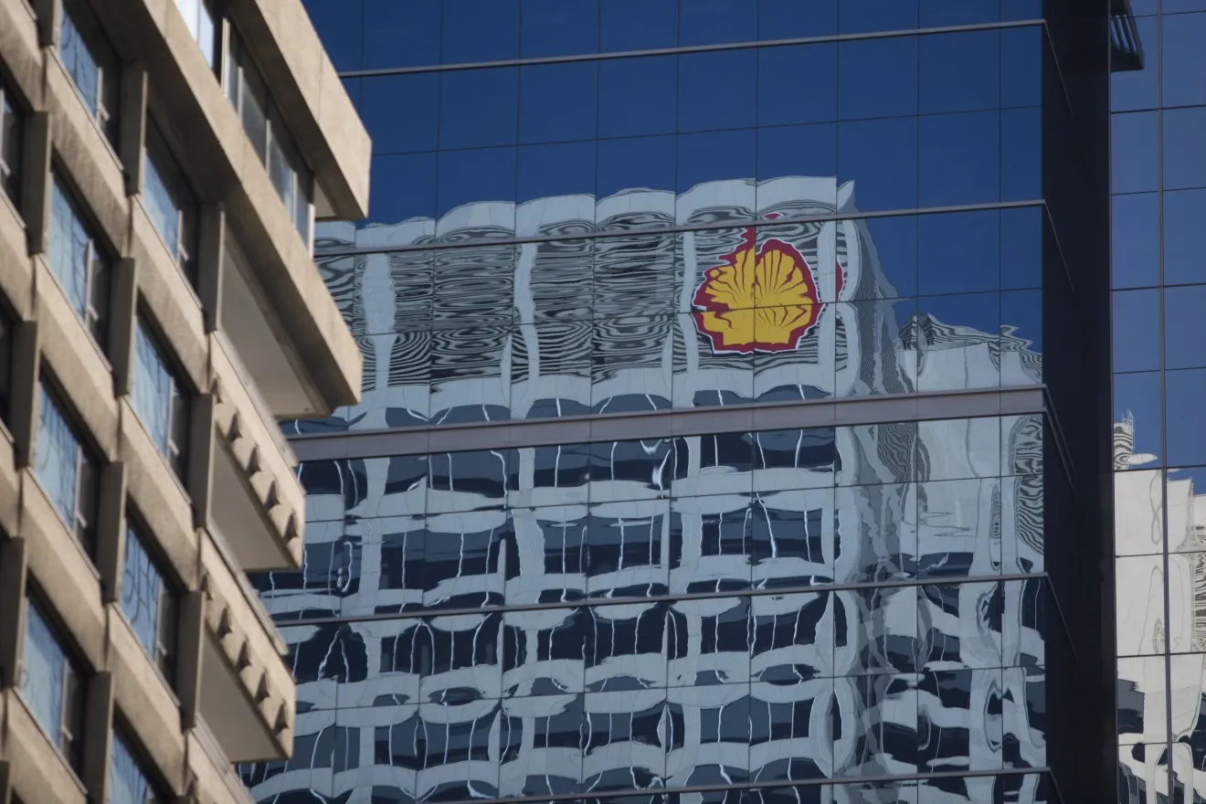 Shell Canada Said Poised for LNG Decision as Signs Point to Yes - Bloomberg