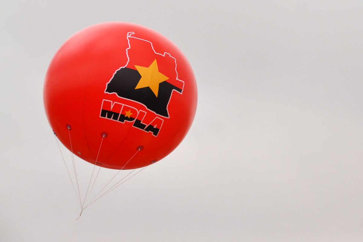 Angola Approves Final Vote Count That Gives MPLA Majority - Bloomberg