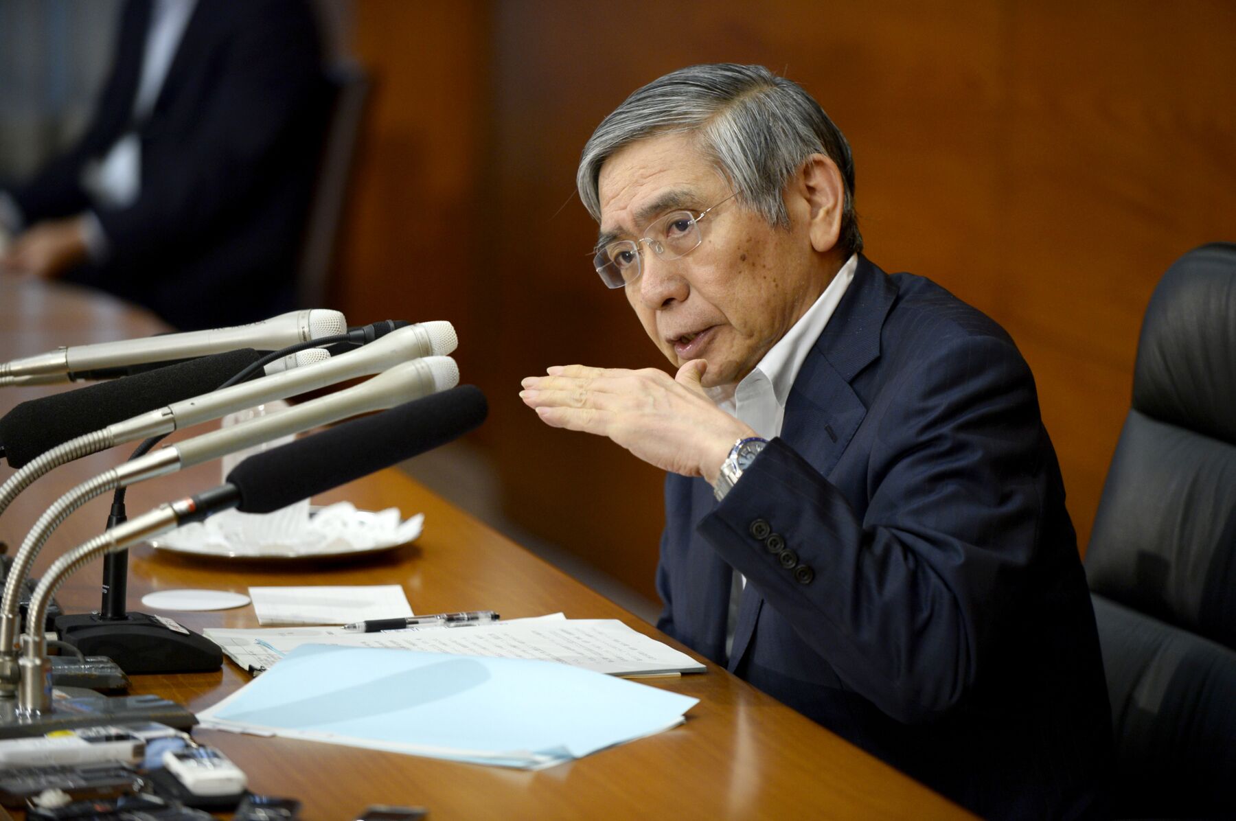 Japan's Kuroda Keeps Mum on Possible Steps to Soften Easing Pain ...