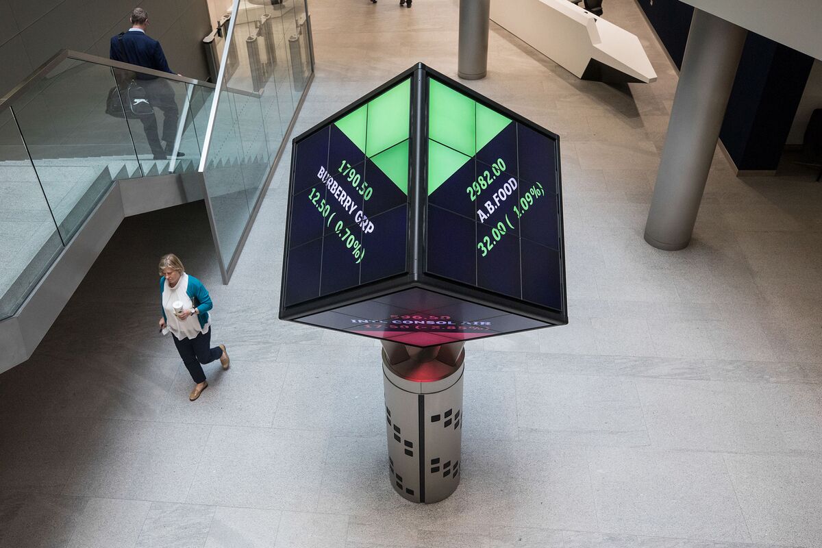 FTSE 100's Fresh Record Masks Gloomier Outlook for U.K. Stocks - Bloomberg