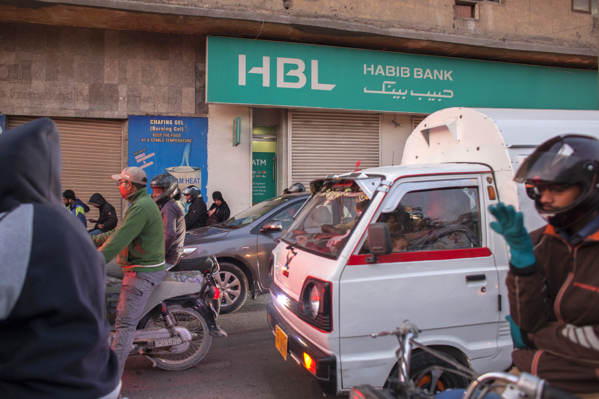 Top Pakistan Firms Join Share Buyback Trend as Valuations Tumble - Bloomberg