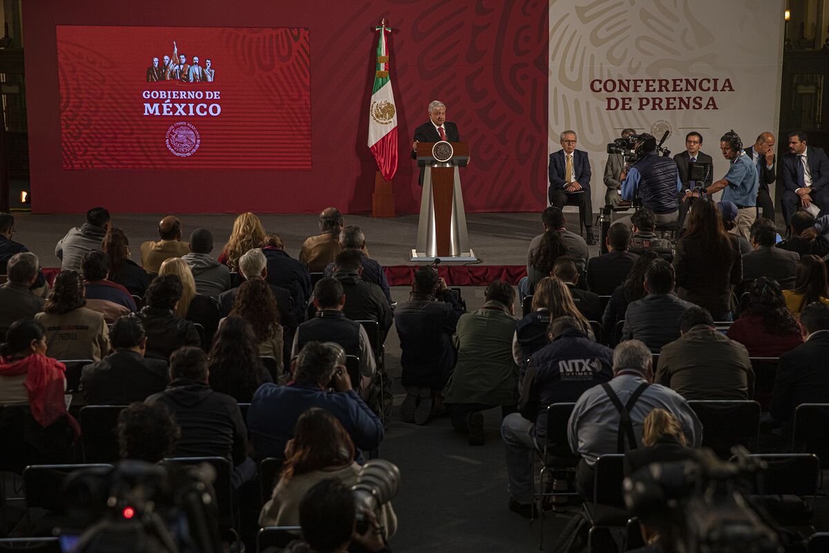 AMLO Defies Virus Worry With Hugs and Kisses at Mexico Oil Bash - Bloomberg