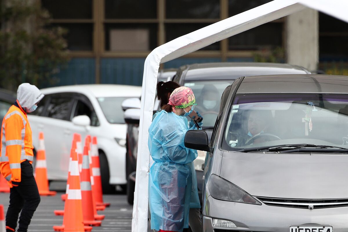 Ardern Extends Auckland Lockdown for 12 Days to Curb Virus - Bloomberg