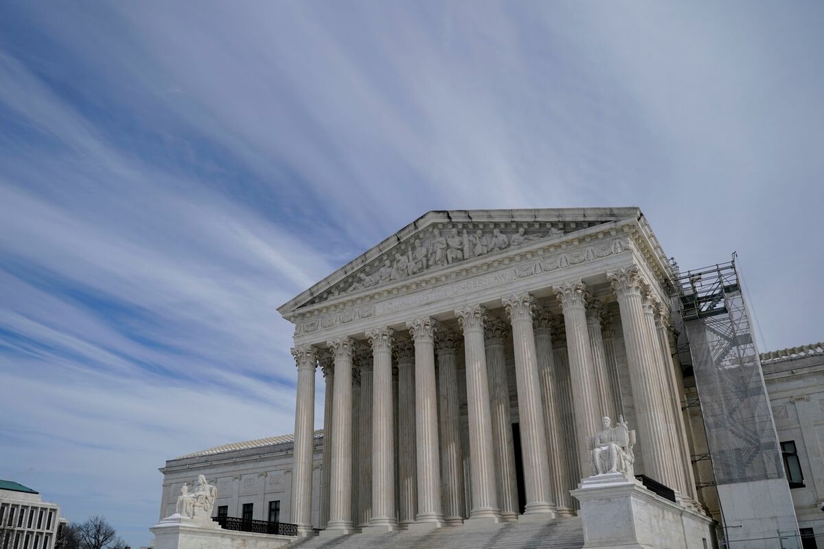 Supreme Court Sniping Heats Up as Justices Near Opinion Season - Bloomberg