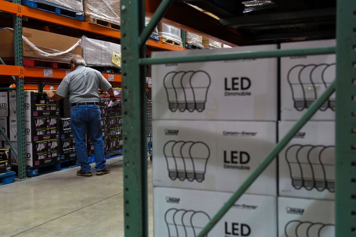 Trump Rolls Back Light Bulb Regulations - Bloomberg