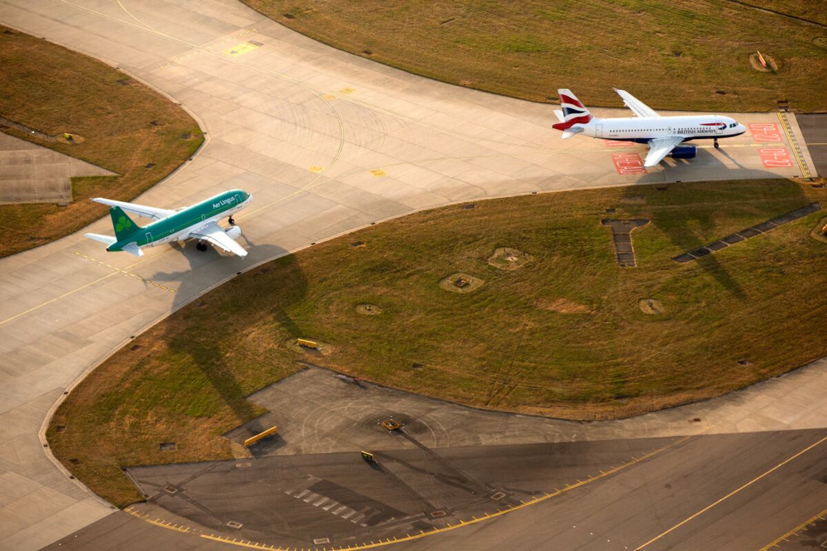 Heathrow Plans Sloping Runway to Cut Costs by $3.4 Billion - Bloomberg