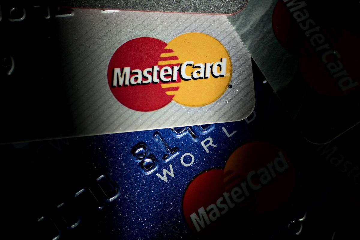 Mastercard Says Men Earn More Than Women for Equal Performance - Bloomberg