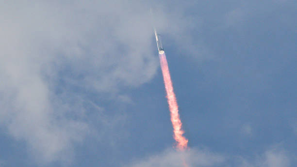 Watch SpaceX Starship Is Lost While Returning to Earth - Bloomberg