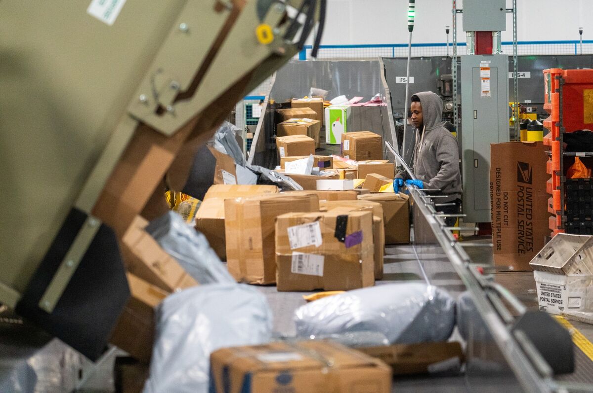 Global Mail Services Halt US Deliveries Ahead of De Minimis End - Bloomberg