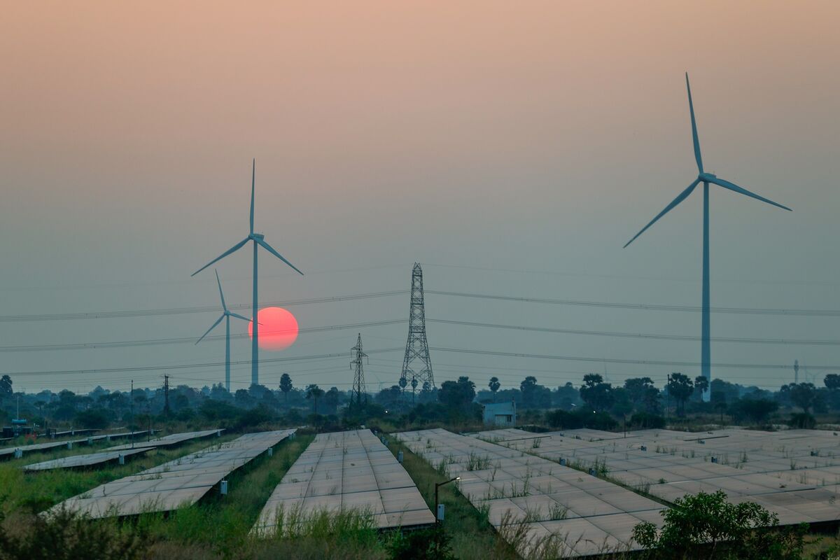 India Gets $386 Billion Financing Pledge for Green Energy Push - Bloomberg