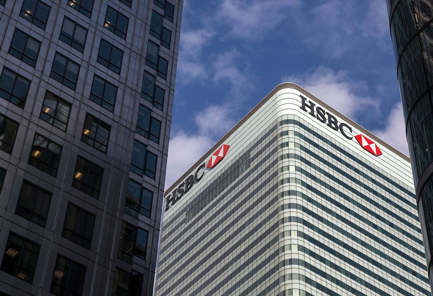 HSBC CEO Gulliver Said to End Pay Freeze After Staff Revolt - Bloomberg