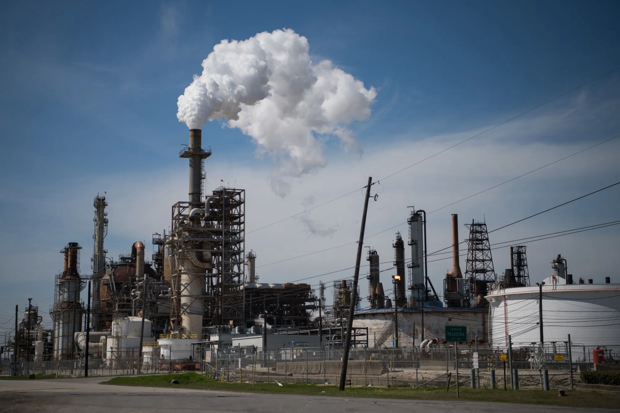 Lyondell, Houston’s Oldest Refinery, Is Shutting. It Won’t be the Last ...