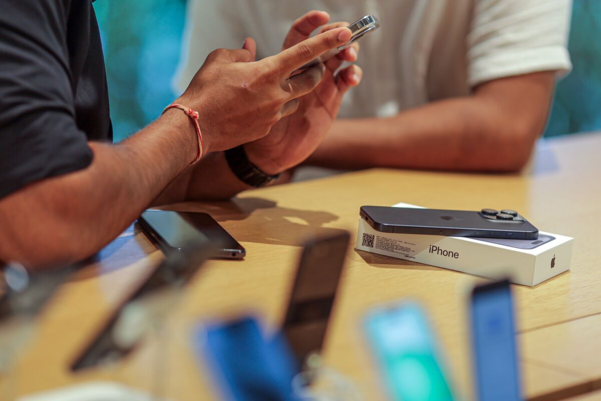 Apple’s First India-Made iPhone Pro Models Coming This Year - Bloomberg