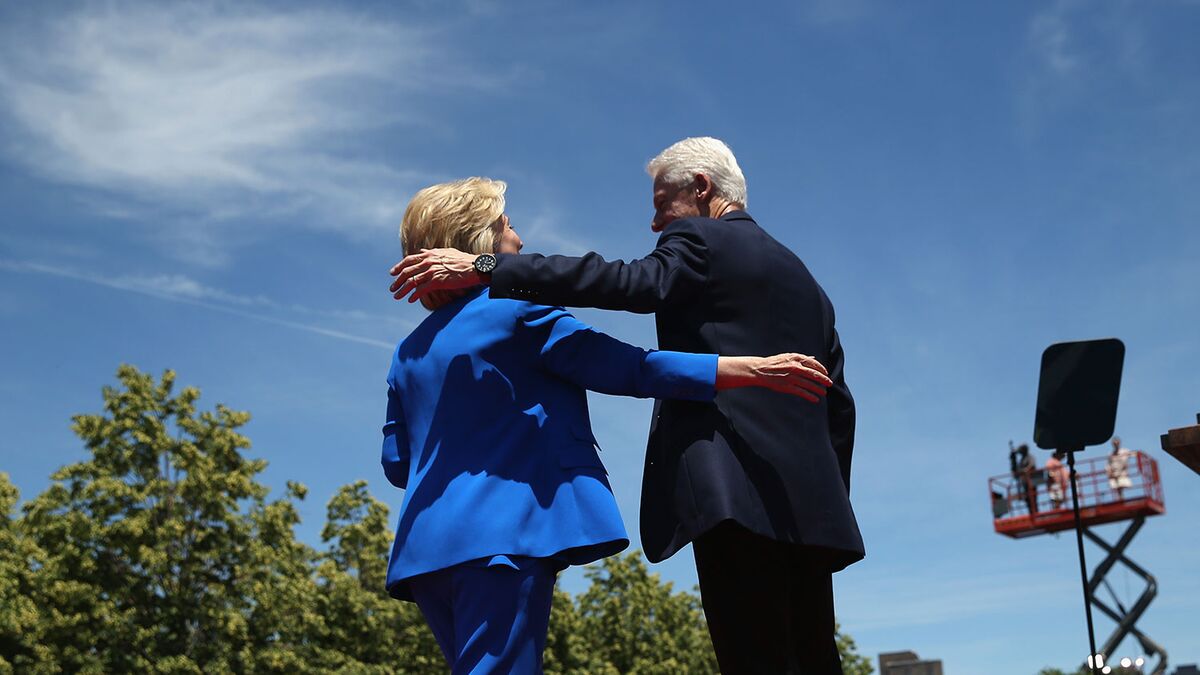 Hillary and Bill Clinton Made $139 Million in Eight Years - Bloomberg