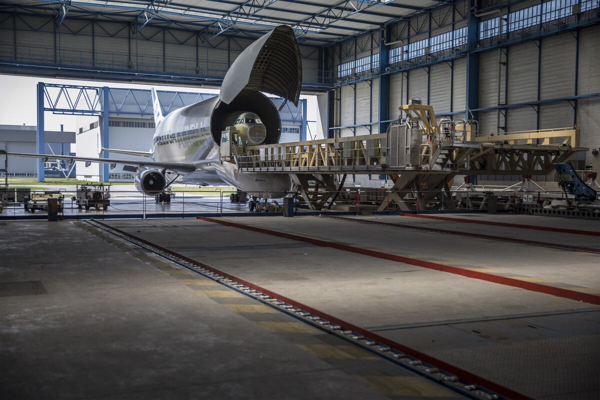 Macron Is Set to Unveil Rescue Package for French Aerospace - Bloomberg Macron Is Set to Unveil Rescue Package for French Aerospace - Bloomberg