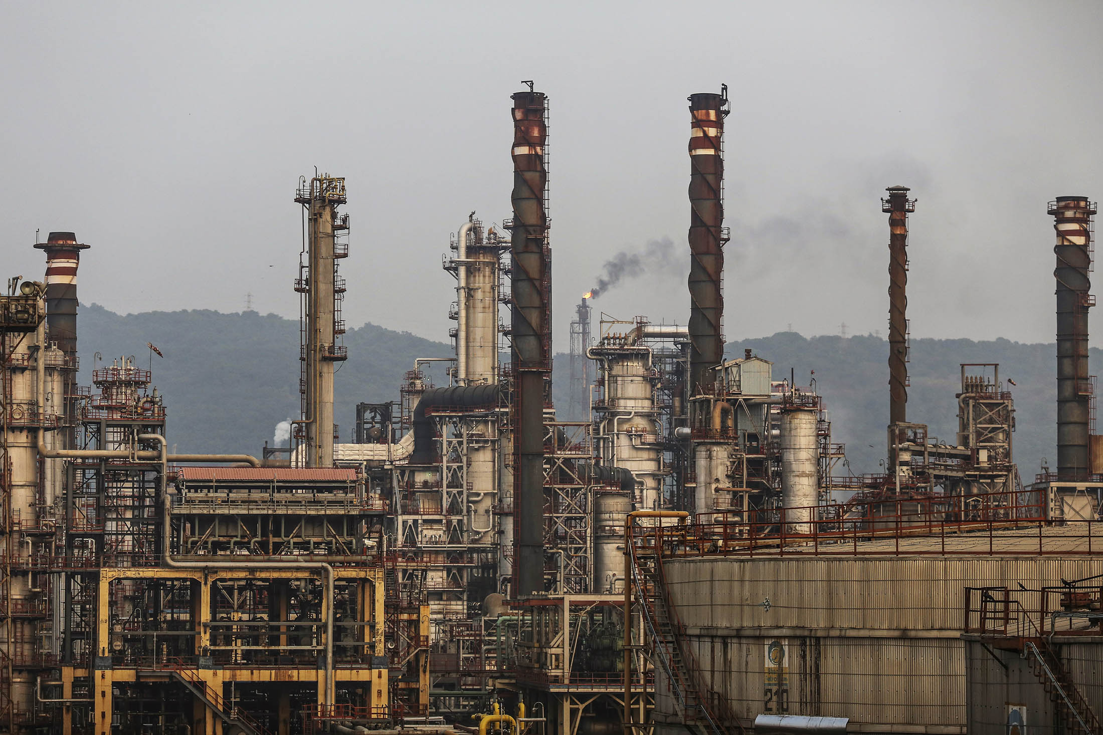 India's State Oil Refiners Plan Plant to Rival Ambani's Reliance ...