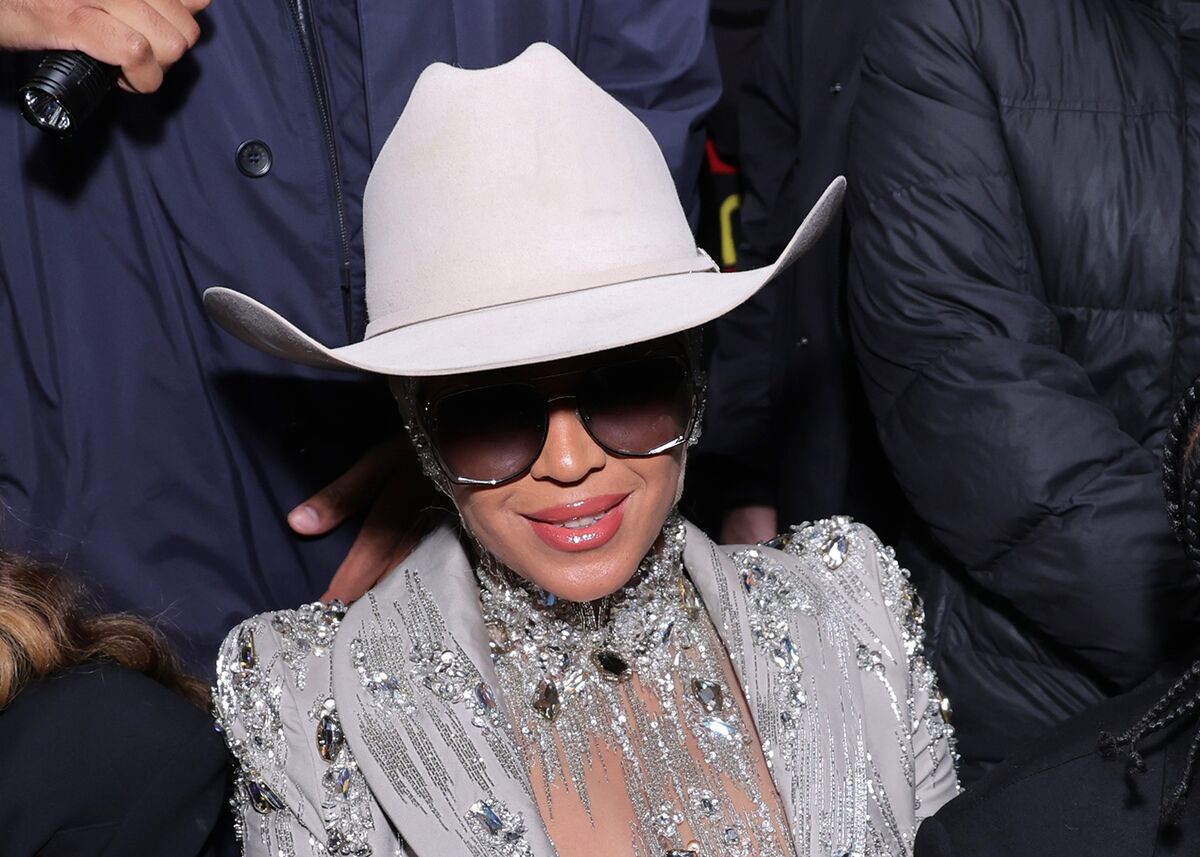 Beyonce Drops Cowboy Carter Country Album Featuring Miley Cyrus, Post ...