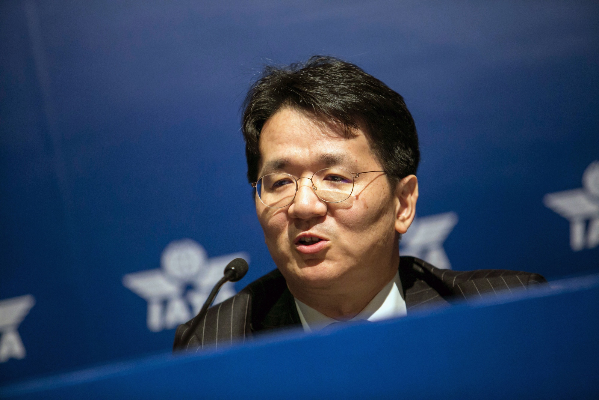 Hanjin Chair Clashes With Mother Over Company, Yonhap Reports - Bloomberg