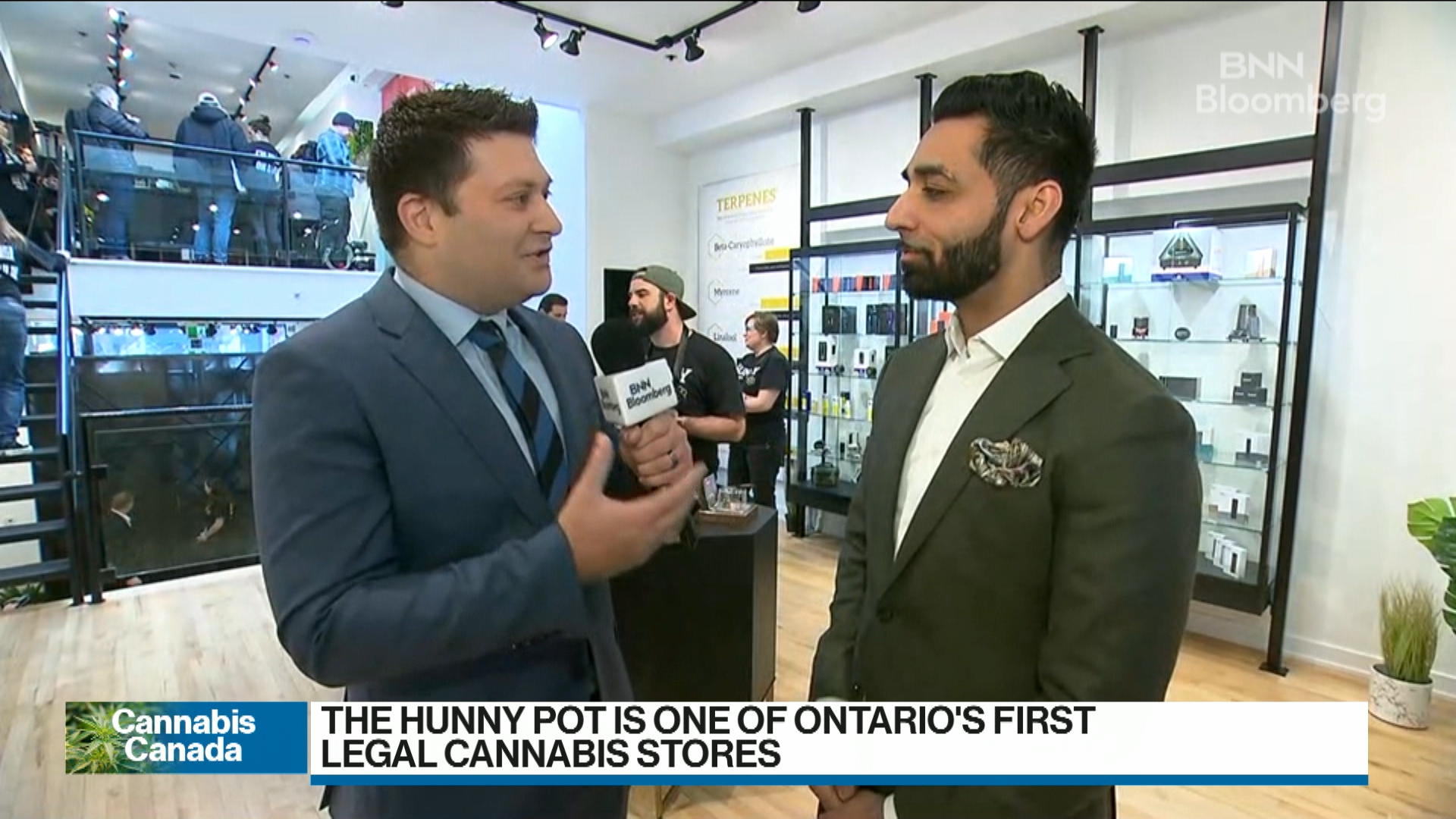 Watch First Legal Cannabis Shop Opens in Toronto - Bloomberg