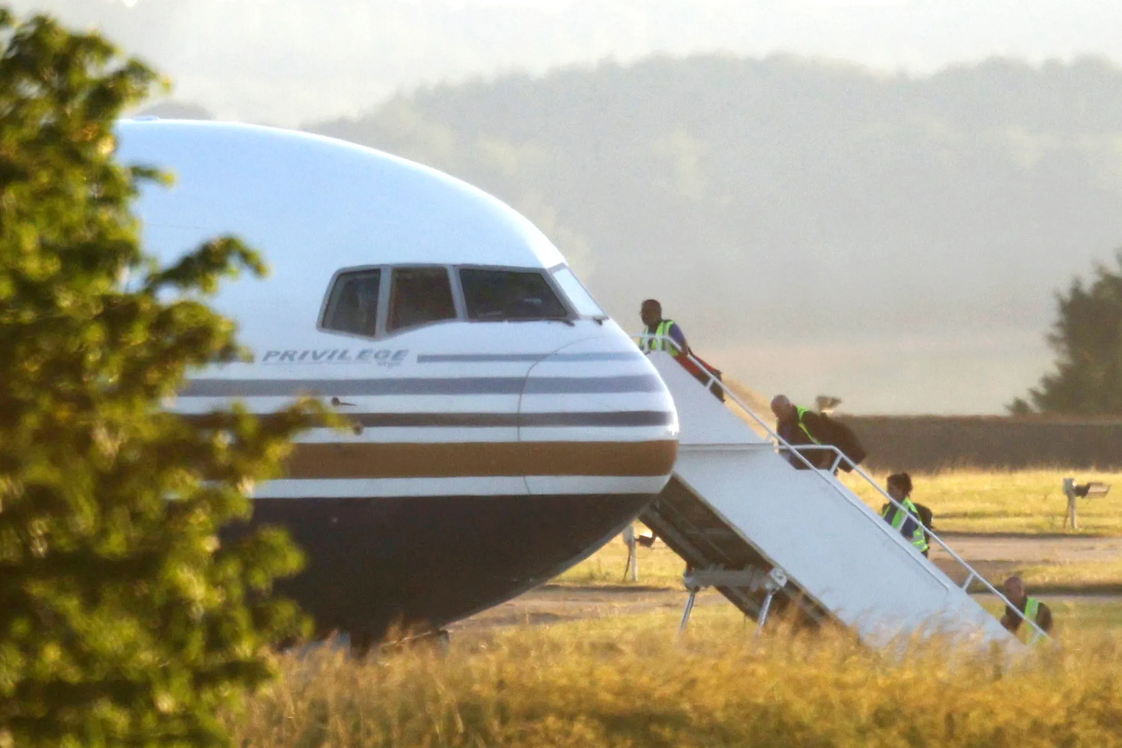 UK Sets New Date for Rwanda Flights Deporting Asylum Seekers - Bloomberg