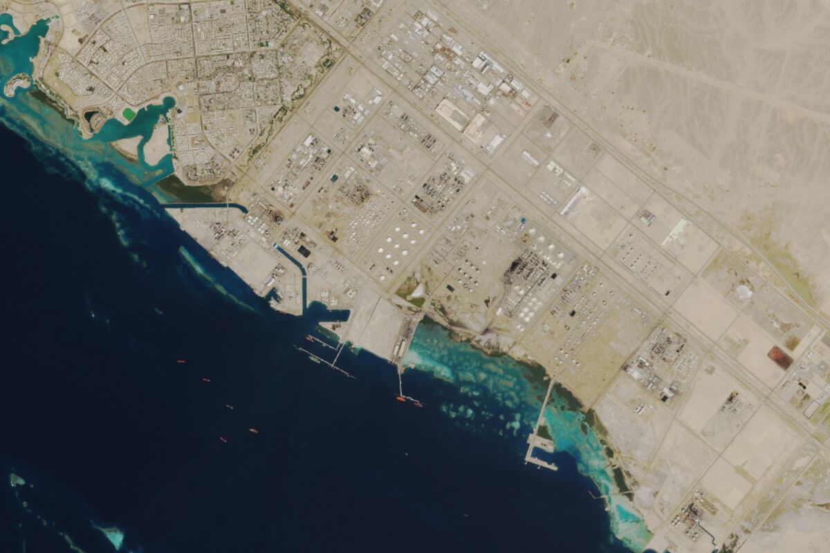 Saudi Pipeline to Bypass Hormuz Hits 7 Million Barrel Goal - Bloomberg