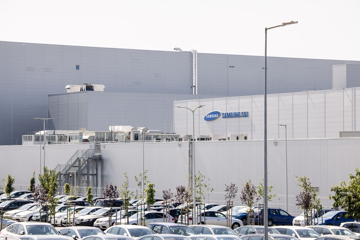 Samsung Plant Regains Permit as Environmental Row Hits Orban - Bloomberg