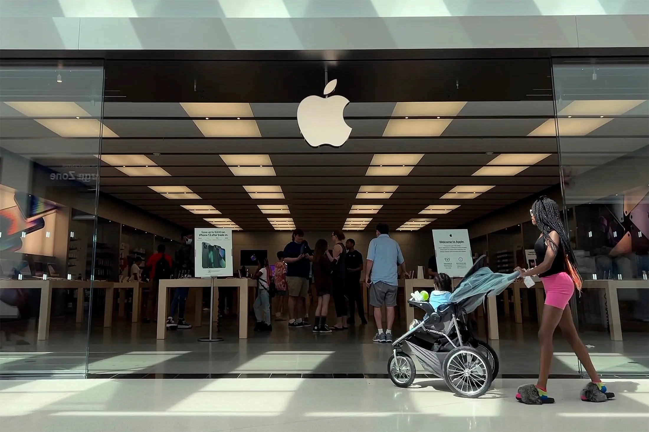 Apple’s Unionized Maryland Store to Vote on Possible Strike - Bloomberg