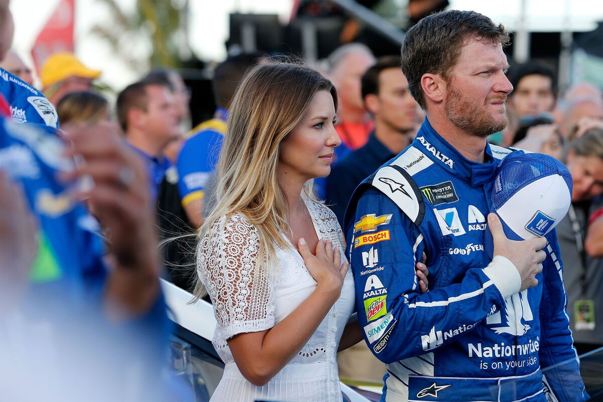 Private Jet Carrying Dale Earnhardt Jr. Crashes in Tennessee - Bloomberg