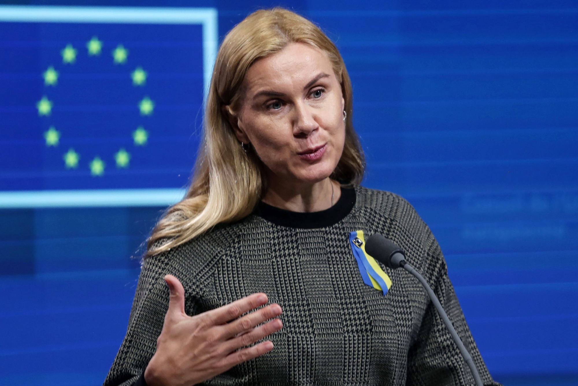 EU Downplays the Impact of Russia’s Oil Production Cuts - Bloomberg