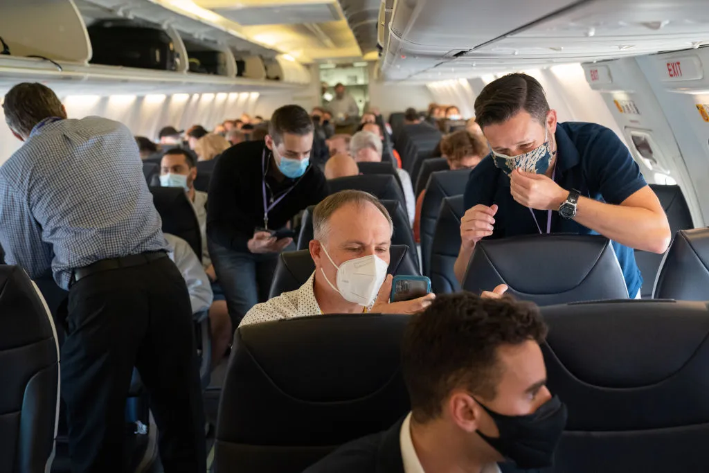 Yes, You Should Keep Wearing Face Masks on Airplanes - Bloomberg