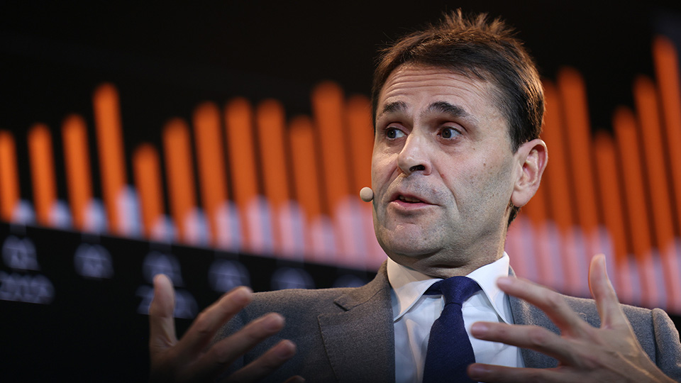 Watch ASML CEO Sees AI Spending ‘Arms Race’ - Bloomberg