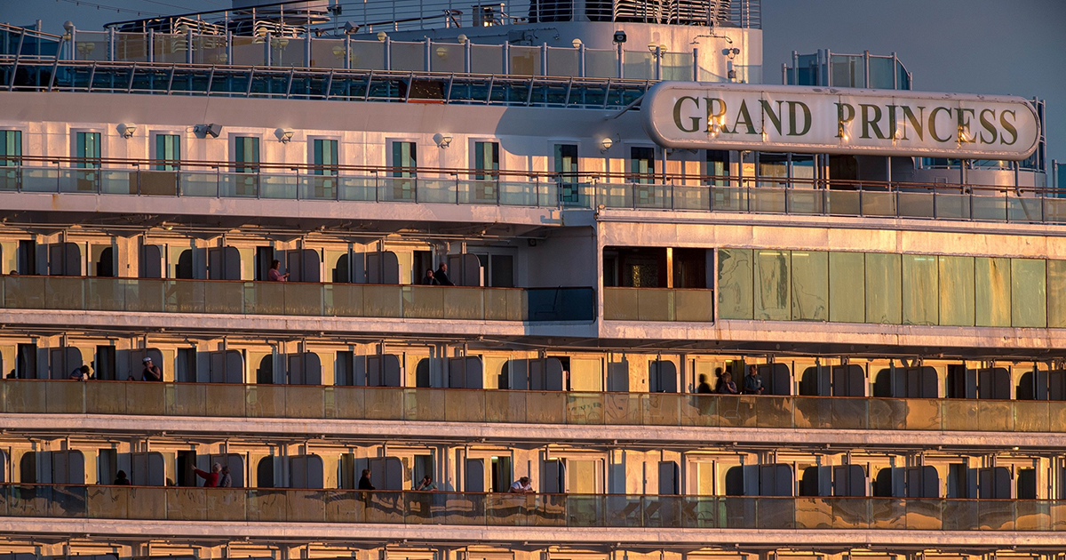 Senators Call for Investigation Into Carnival Over Virus - Bloomberg