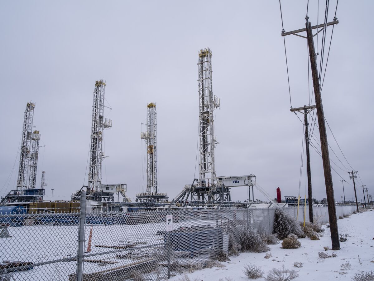 How Do You Restart an Oil Well That’s Frozen Solid? - Bloomberg