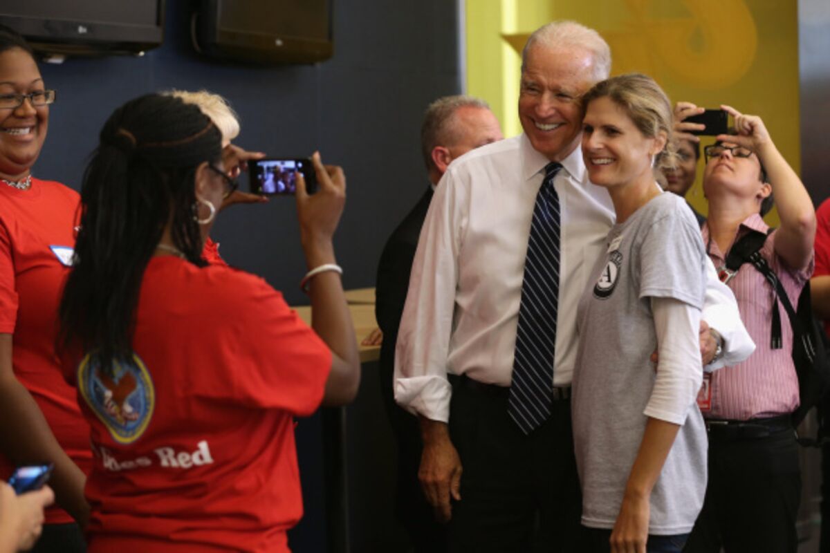 Why Democrats Prefer Hillary to Joe - Bloomberg