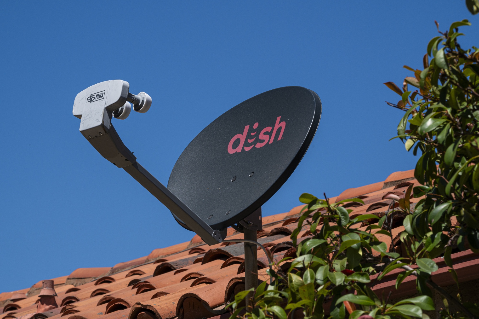 Dish Creditors File Lawsuit to Keep Private Credit at Bay - Bloomberg