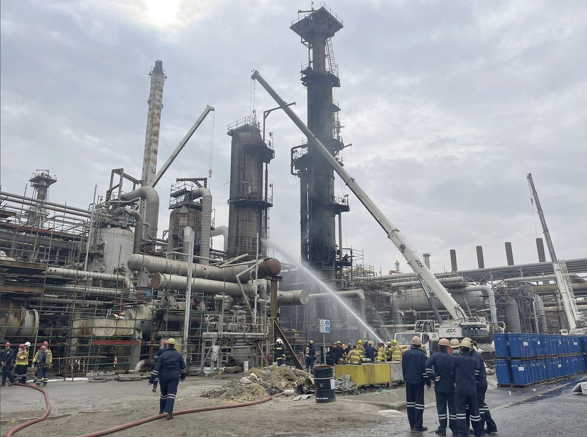 Fire Erupts At Kuwait Petroleum Site, Week After Fatal Blaze - Bloomberg