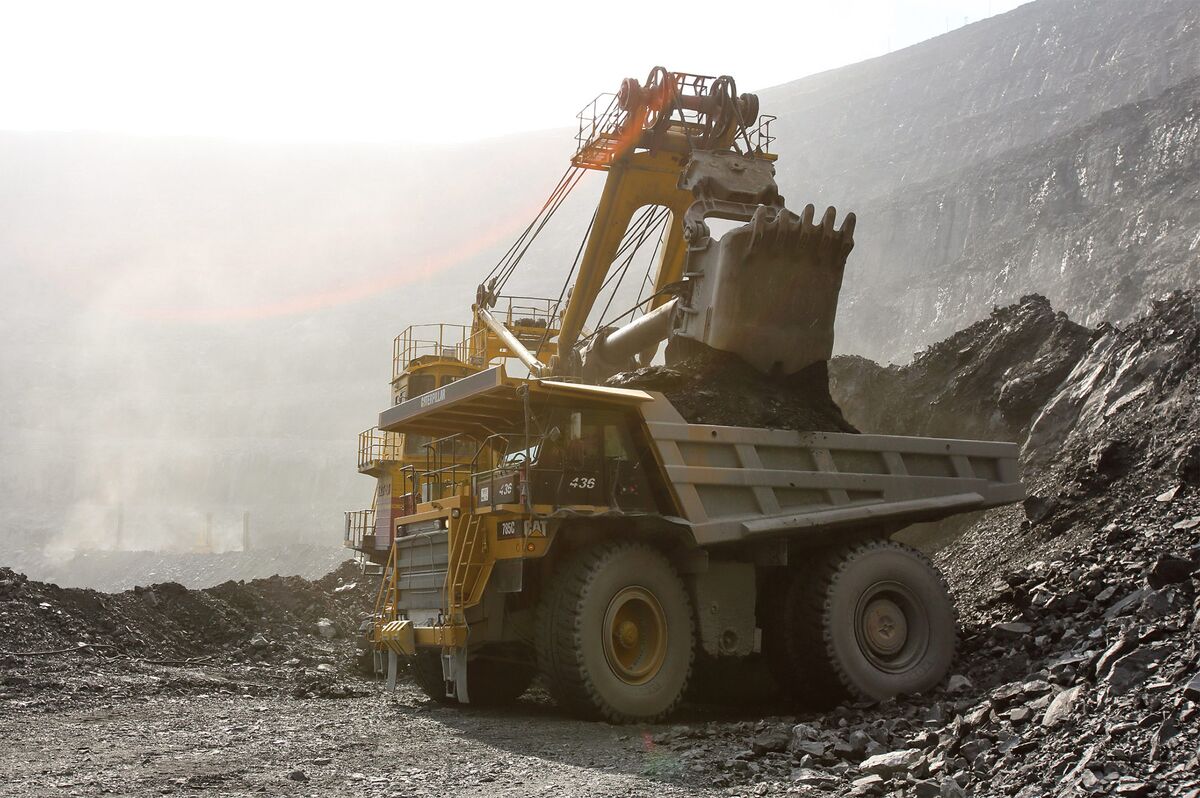 Putin Sends Army to Fight Siberian Gold Mine Virus Outbreak - Bloomberg