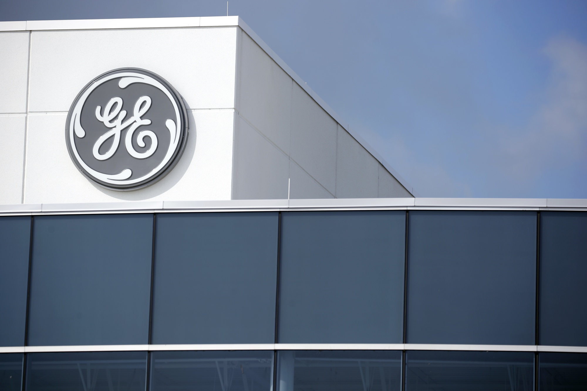 GE Shares Fall After CFO Warns Supply-Chain Woes Weighing on Profit ...