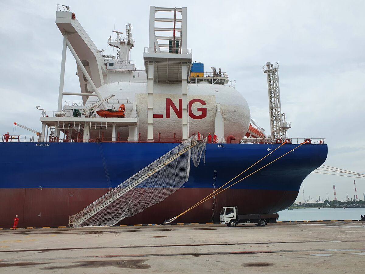 BHP’s First LNG-Fueled Bulk Ship to Deliver Iron Ore to Asia - Bloomberg