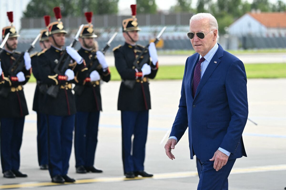 D-Day 80th Anniversary Lets Biden Rebuke Trump, Putin - Bloomberg